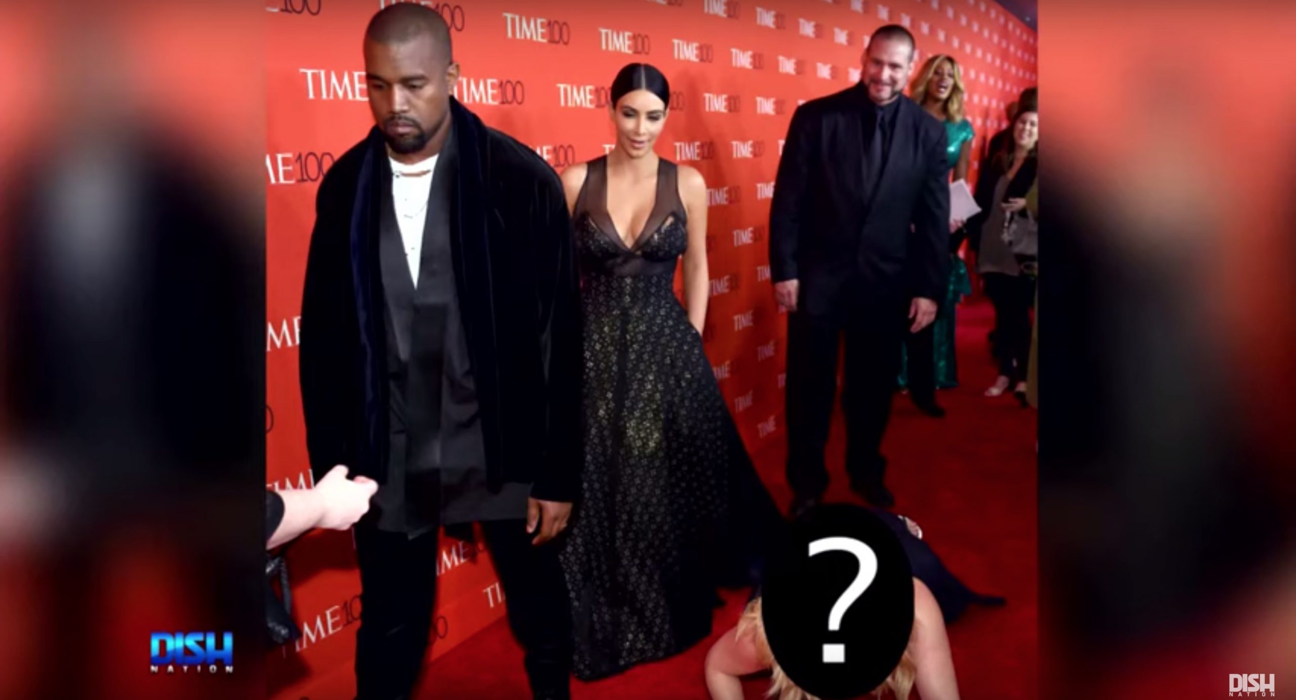 CAN YOU GUESS WHICH CELEB IS IN THIS ICONIC 2015 PHOTO? - Dish Nation