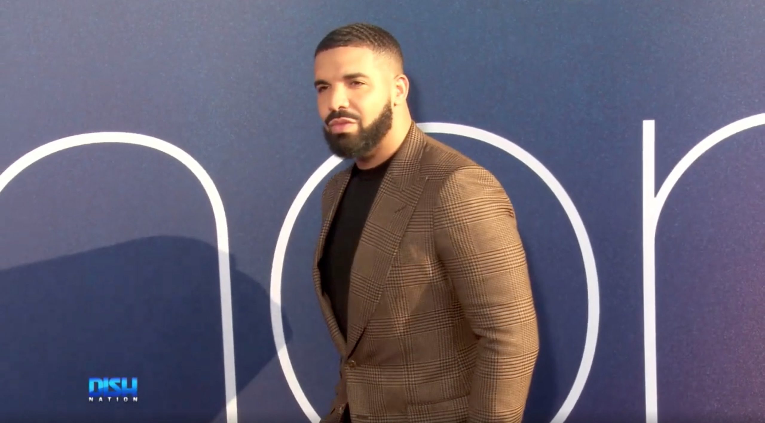 DRAKE PAYS TRIBUTE TO TUPAC WITH $600K DIAMOND CHAINS - Dish Nation